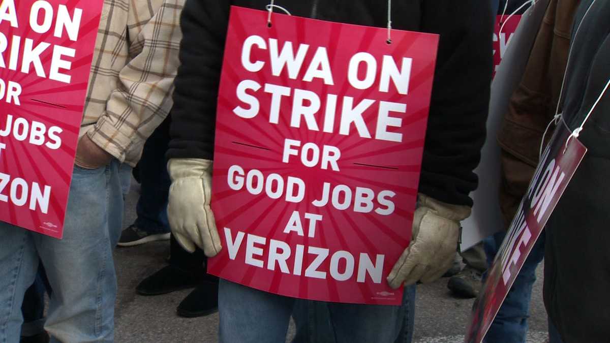 Photos: Pittsburgh Verizon workers go on strike amid contract dispute