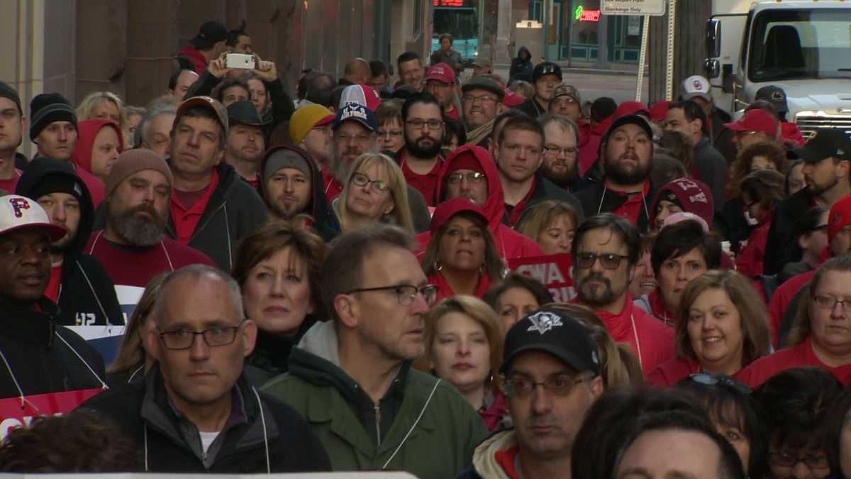 Photos: Pittsburgh Verizon workers go on strike amid contract dispute