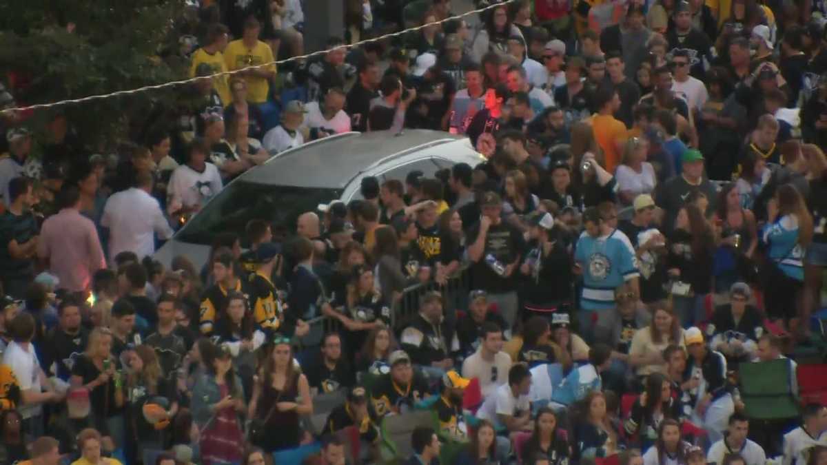 Stanley Cup fever! Huge crowd jams street outside Consol Energy Center ...