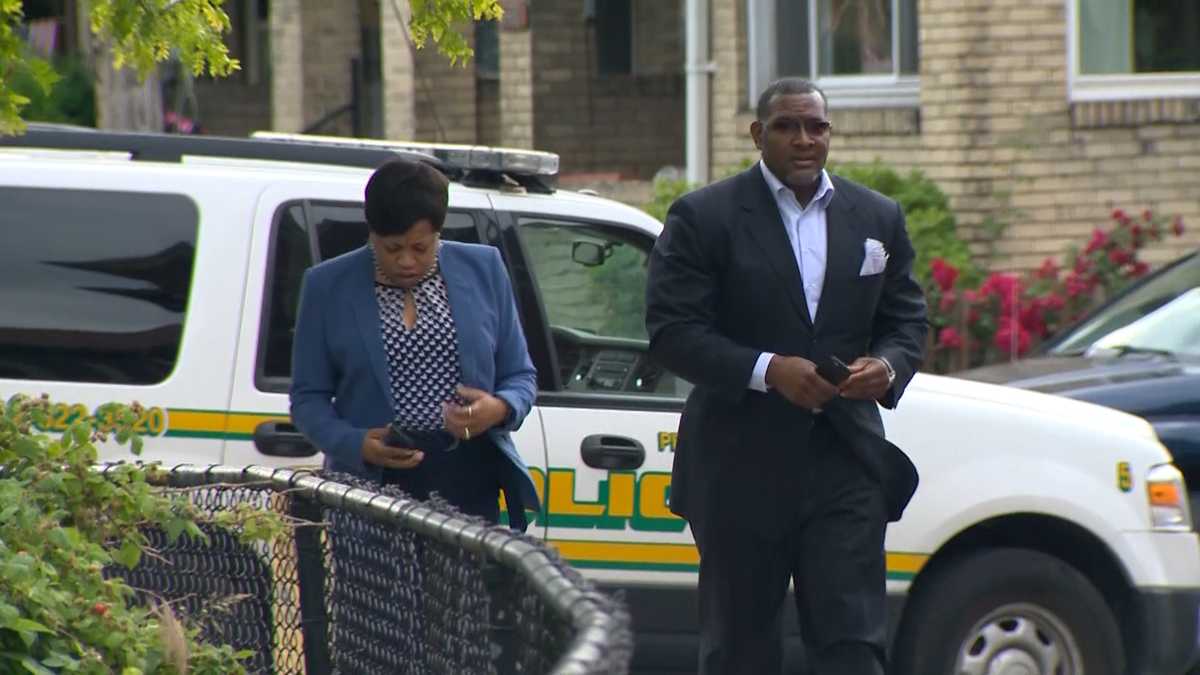 New Pittsburgh schools superintendent faces more questions on resume