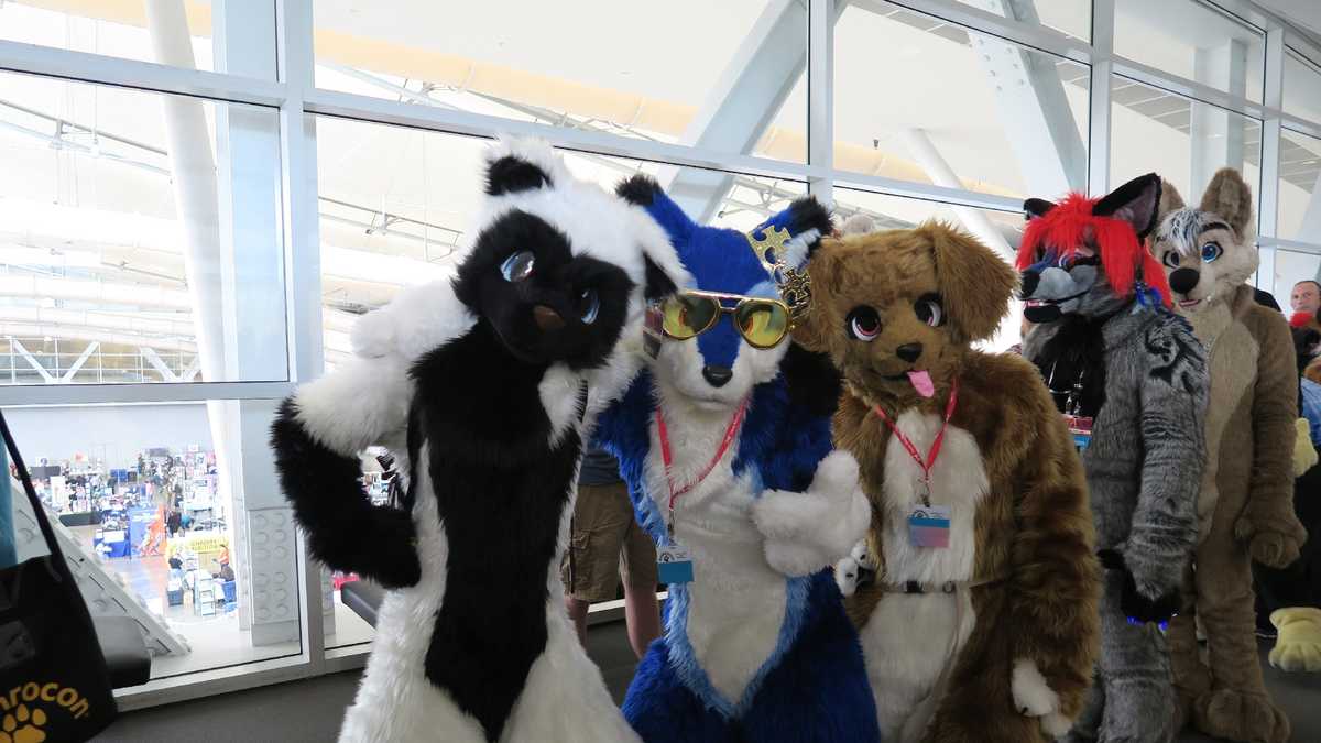 PHOTOS: Fursuits at Anthrocon 2016