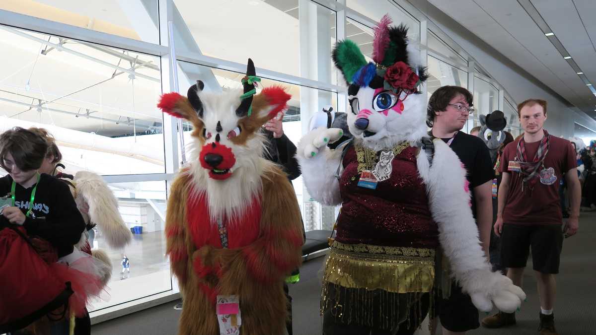 PHOTOS: Fursuits at Anthrocon 2016