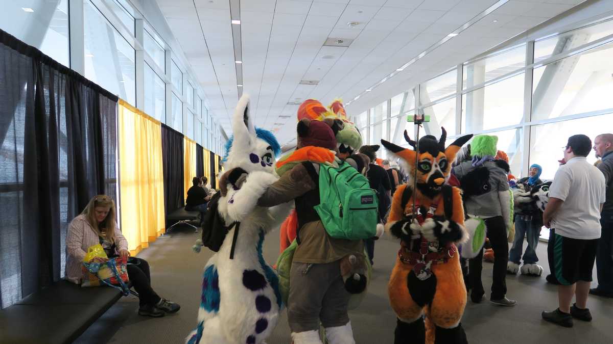 PHOTOS: Fursuits at Anthrocon 2016