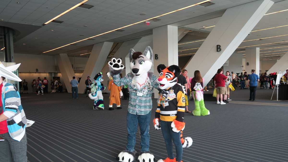 PHOTOS: Fursuits at Anthrocon 2016