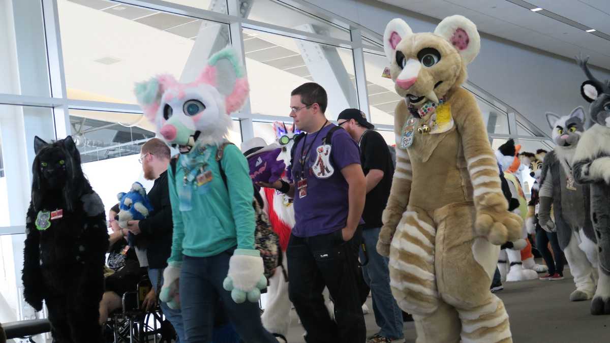 PHOTOS: Fursuits at Anthrocon 2016