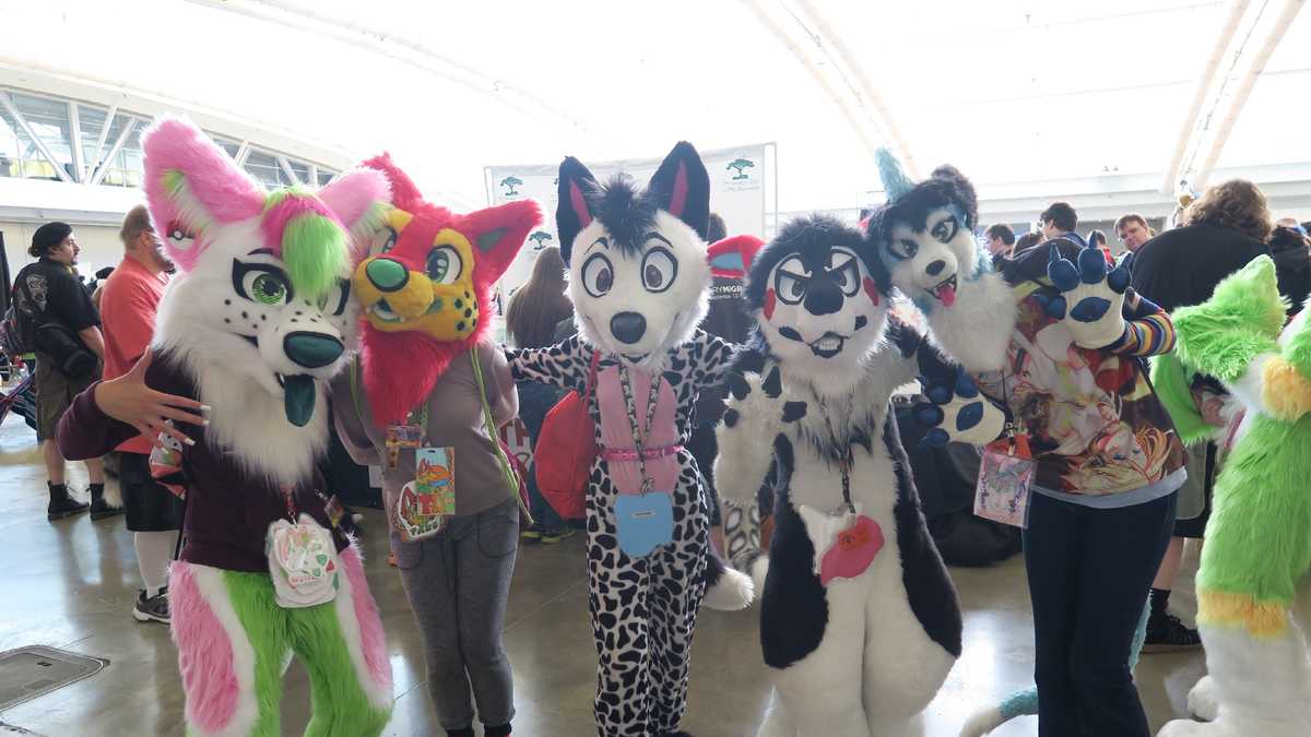 PHOTOS: Fursuits at Anthrocon 2016