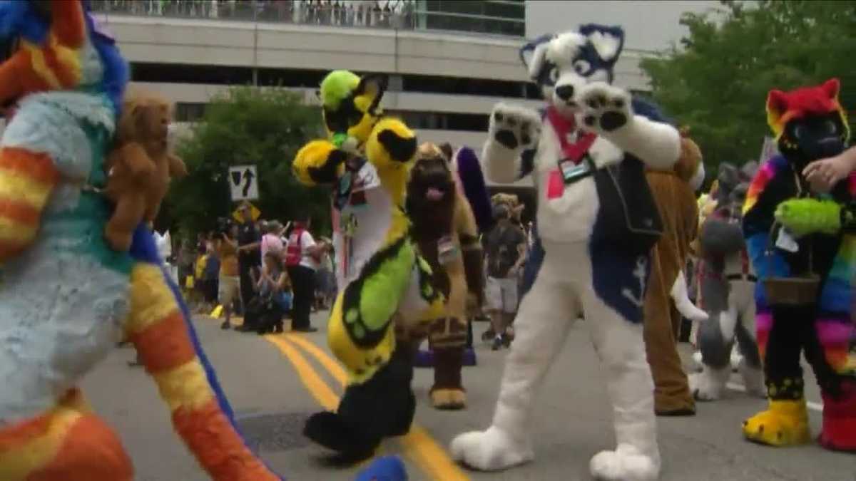 Photos: 2016 Anthrocon fursuit parade