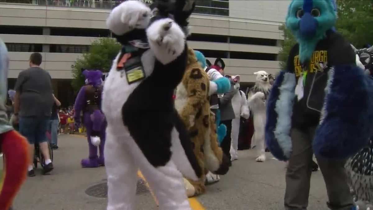 Photos: 2016 Anthrocon fursuit parade
