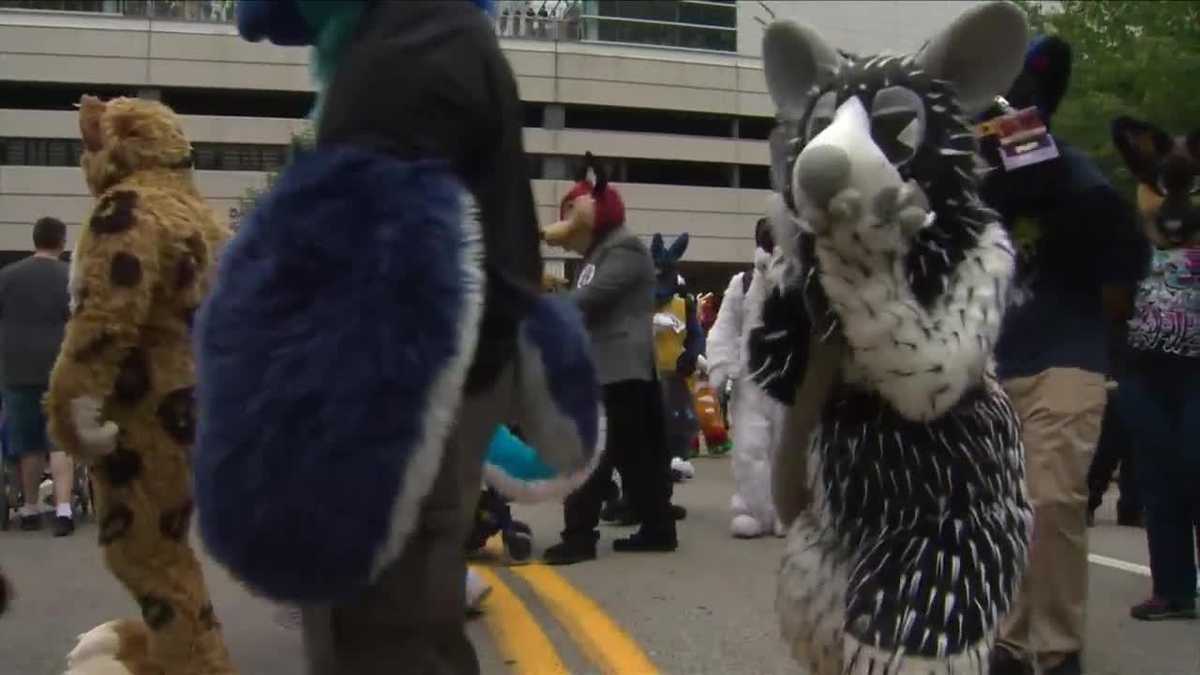 Photos: 2016 Anthrocon fursuit parade