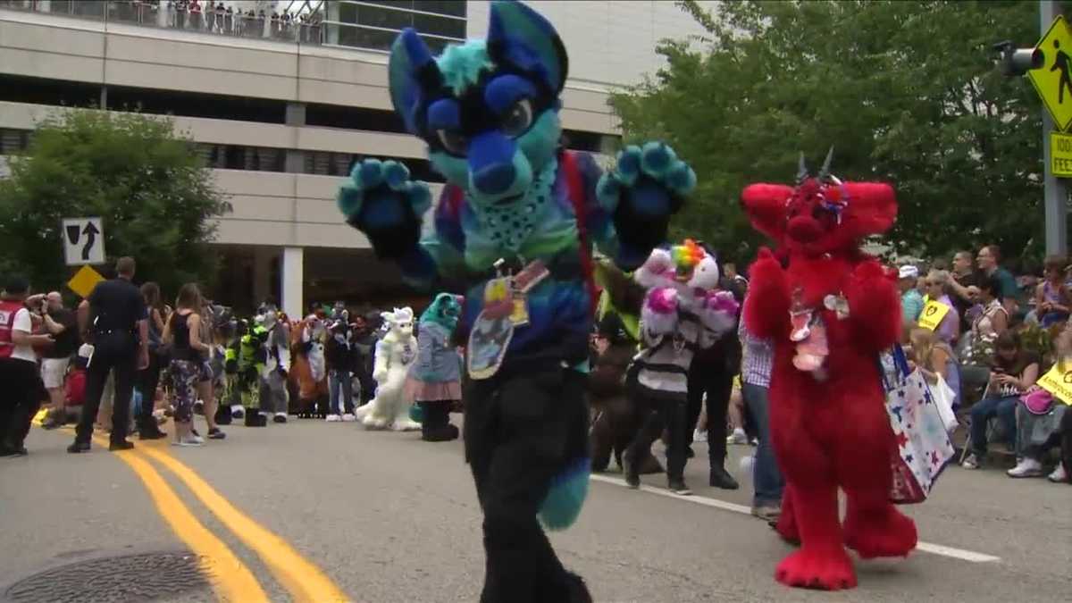 Photos: 2016 Anthrocon fursuit parade