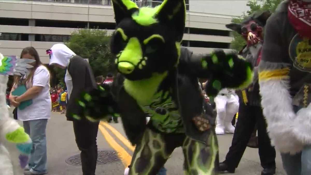 Photos: 2016 Anthrocon fursuit parade
