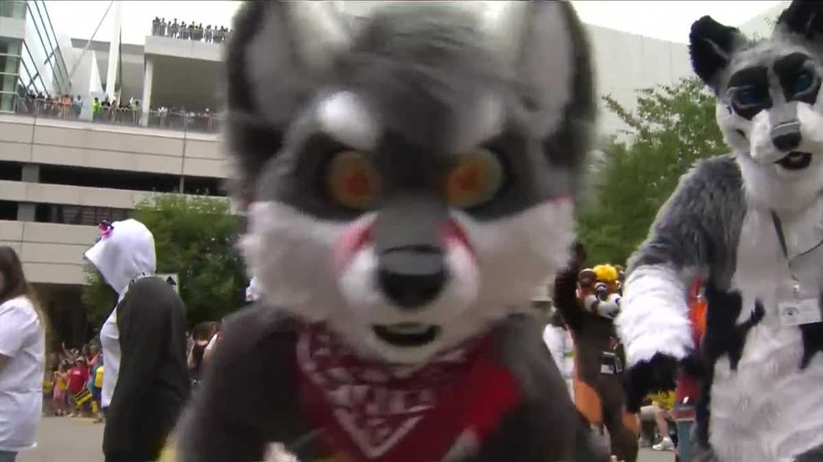 Photos: 2016 Anthrocon fursuit parade
