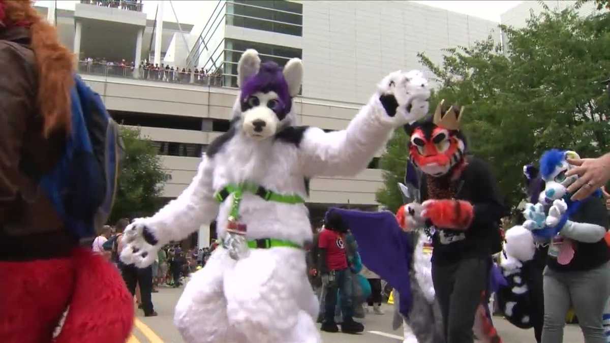Photos: 2016 Anthrocon fursuit parade