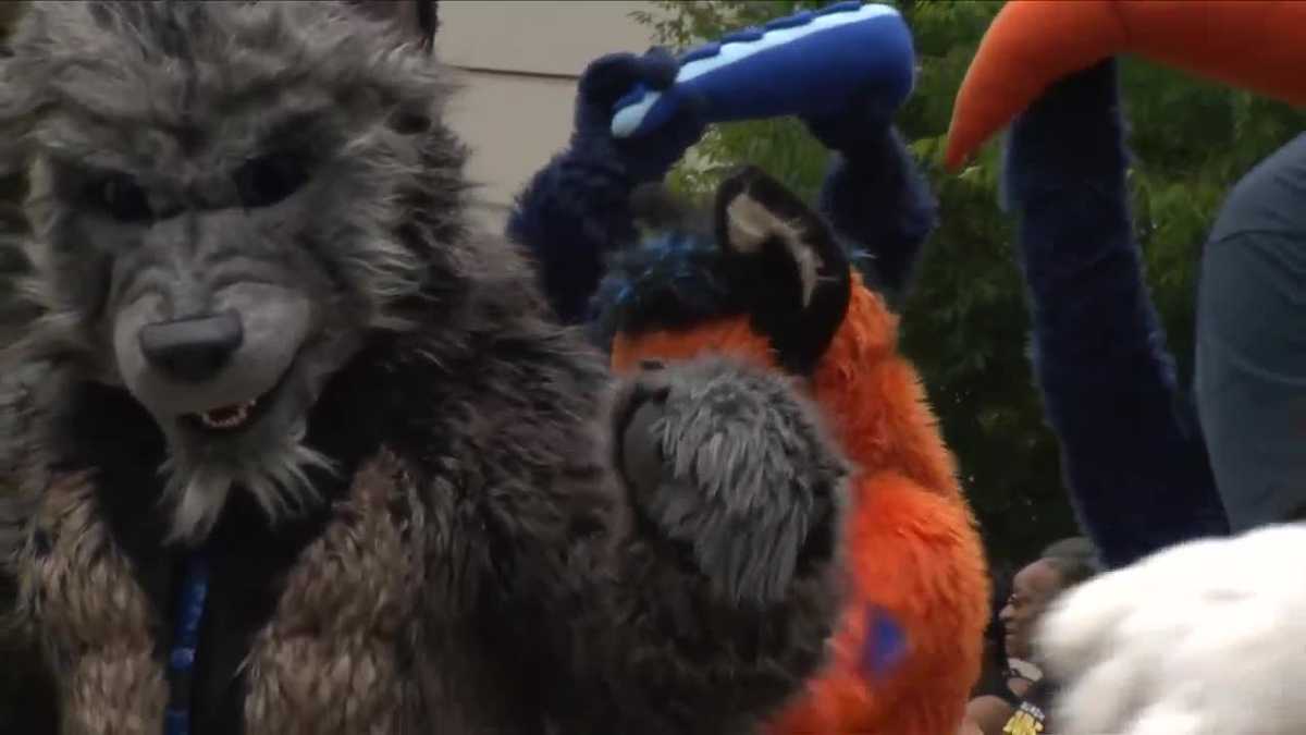 Photos: 2016 Anthrocon fursuit parade