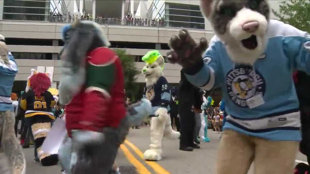 Photos: 2016 Anthrocon fursuit parade