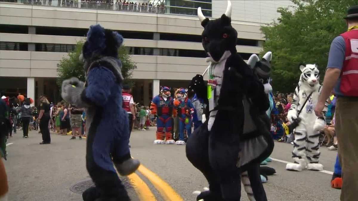 Photos: 2016 Anthrocon fursuit parade