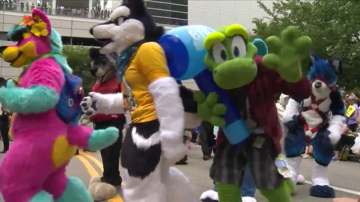 Photos: 2016 Anthrocon fursuit parade