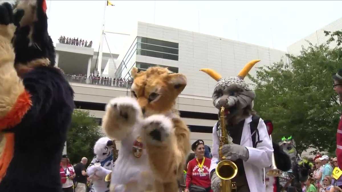 Photos: 2016 Anthrocon fursuit parade