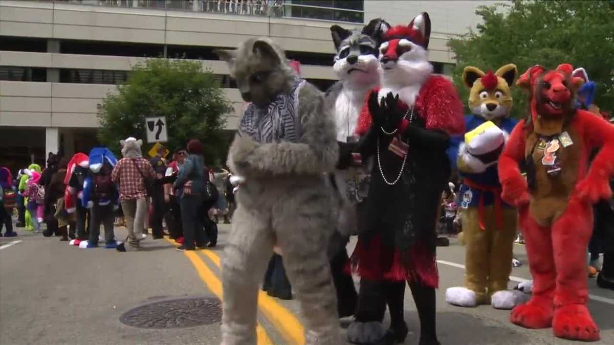 Photos: 2016 Anthrocon fursuit parade