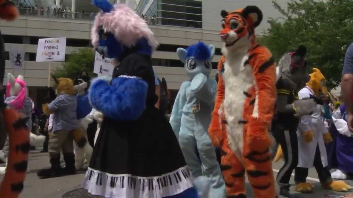 Photos: 2016 Anthrocon fursuit parade