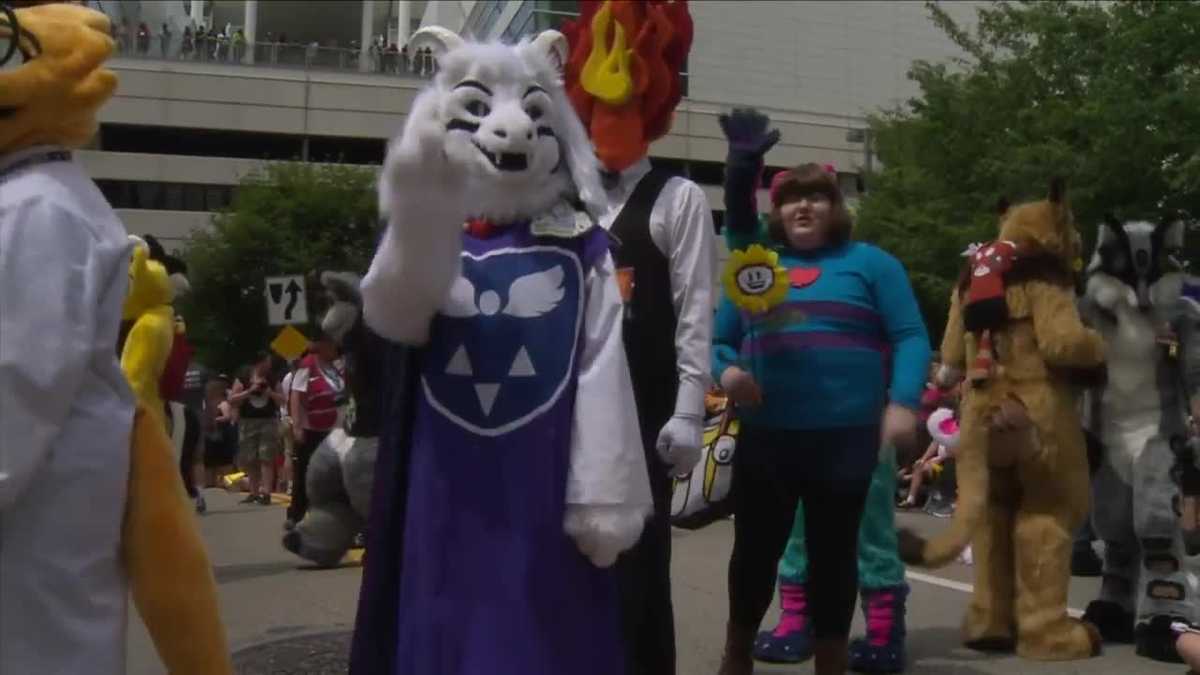 Photos: 2016 Anthrocon fursuit parade
