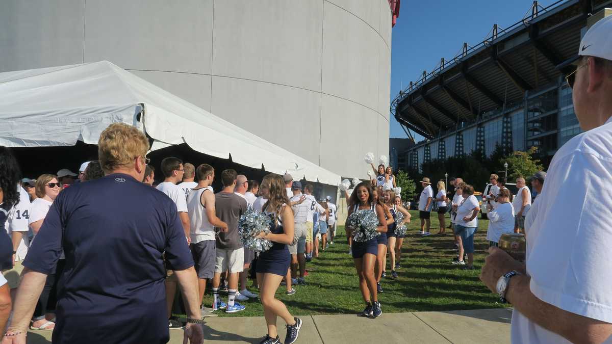Photos: Early morning tailgates for Pitt and Penn State fans