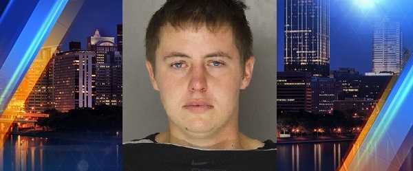 3 injured when car crashes into University of Pittsburgh bookstore