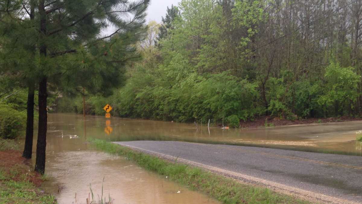 Heavy rain causes major flooding in Trussville Heavy rain causes major flooding in Trussville
