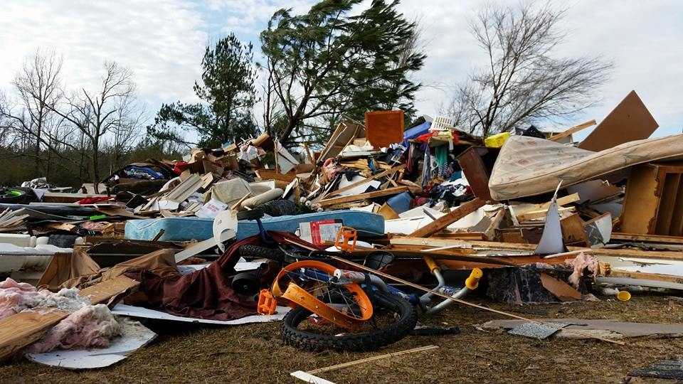 Central Alabama cleans up after storm damage