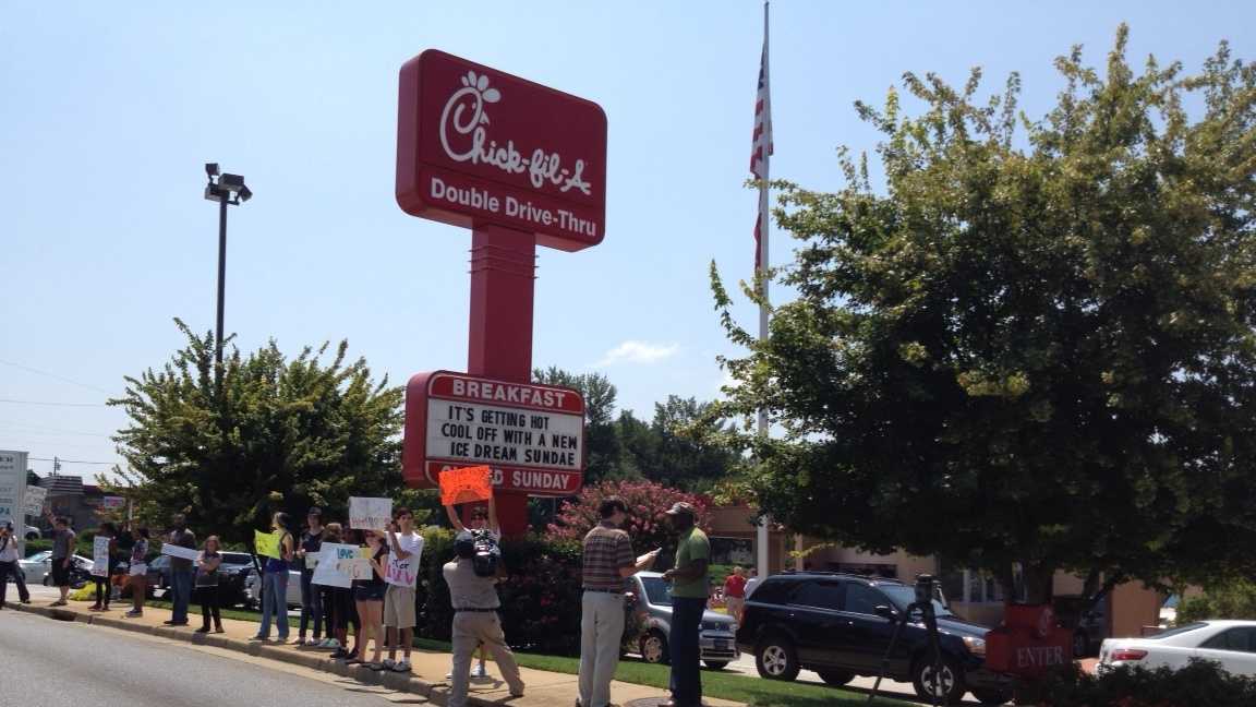 Images: Chick-fil-A appreciation day draws crowds
