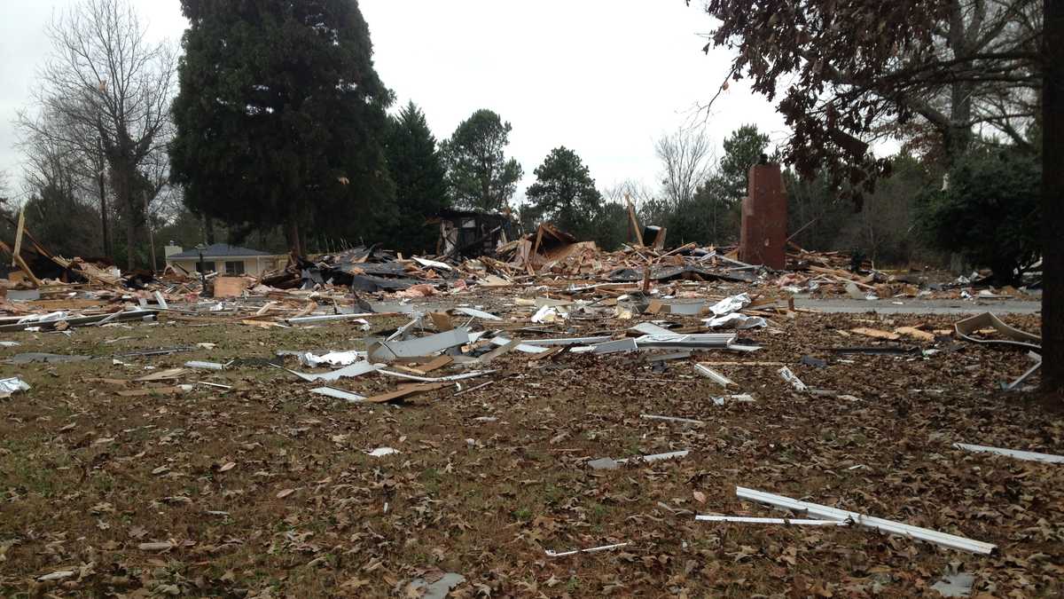 1 killed, 3 injured by explosion in front yard fire pit