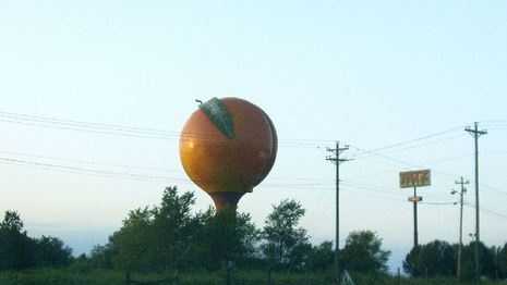 Gaffney's Peachoid affected by winter weather