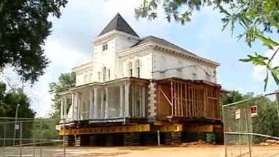 Crews hit roadblock on path to moving historic home