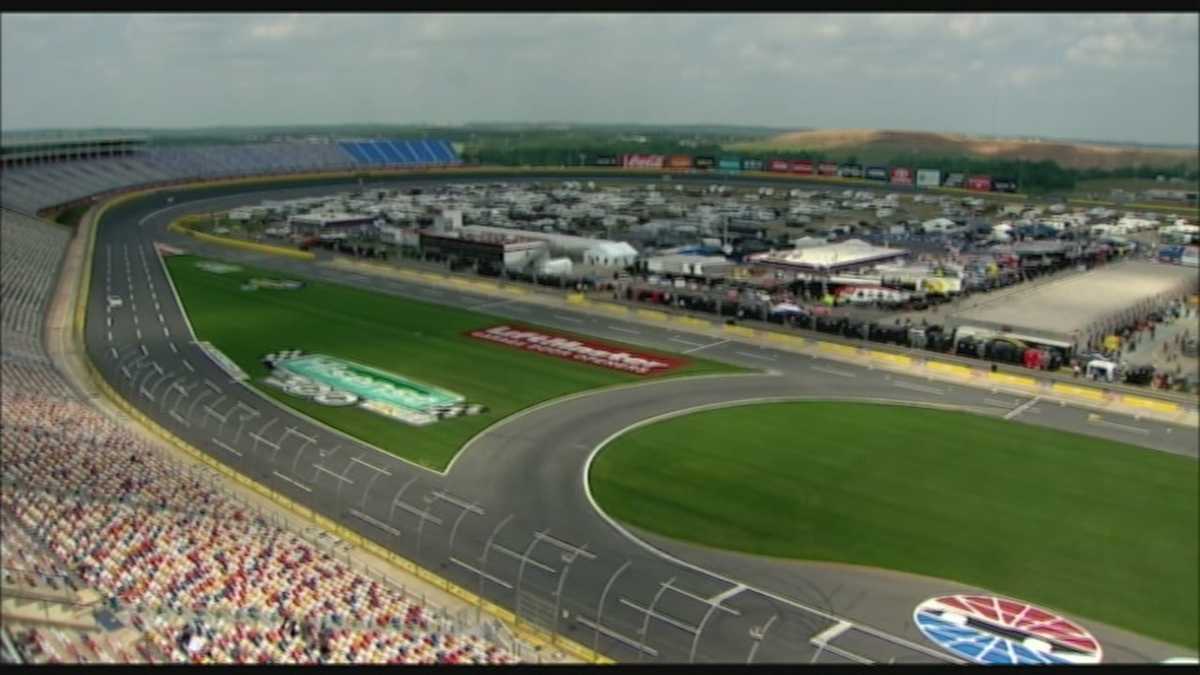 Charlotte Motor Speedway to show fans the "restart zone"