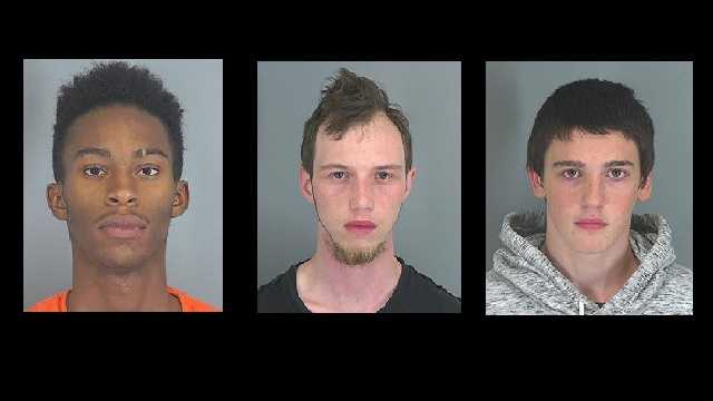 Woman uses box cutter to defend employees during attempted armed robbery
