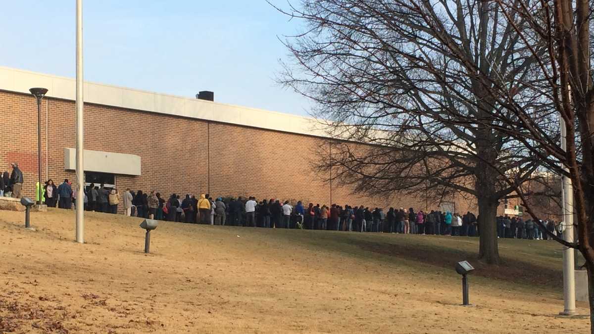 Thousands line up for DSNAP flood benefits