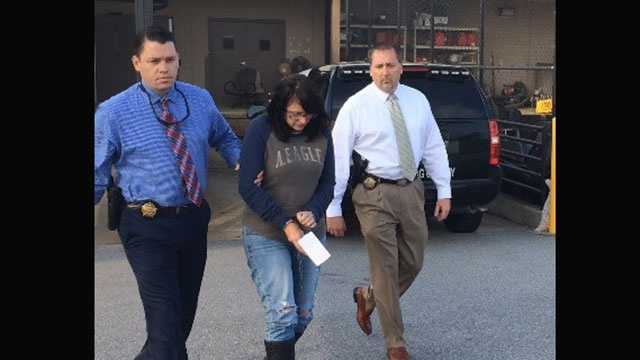 Woman accused in bizarre kidnapping plot, shooting turns self in