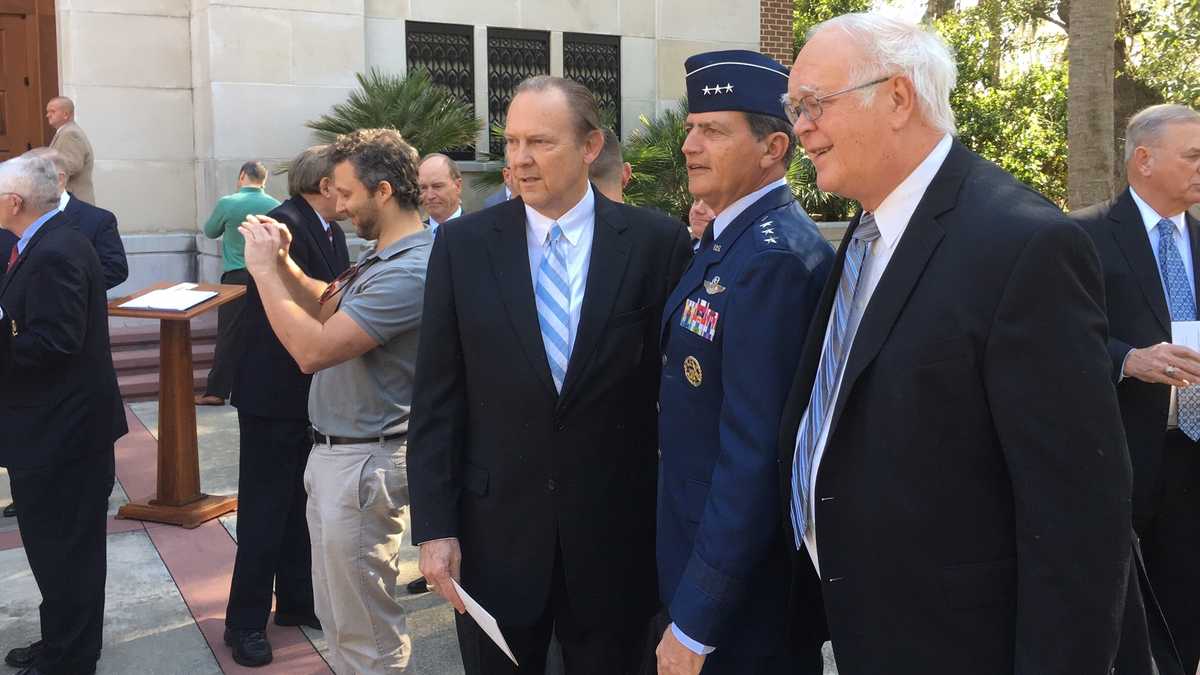 Pictures: the funeral of author Pat Conroy