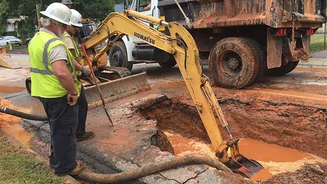 Water main break closes road in Greer