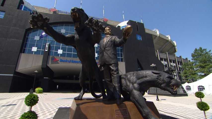 Panthers unveil statue of owner Jerry Richardson