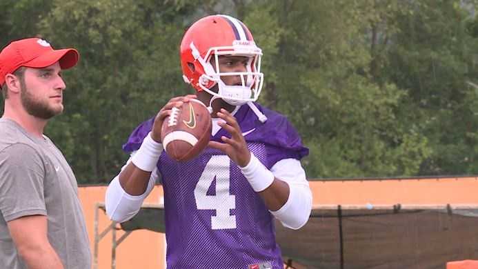 Clemson QB Watson apologizes to fans for 'negative energy'