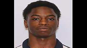 Teen wanted for fatally shooting man in back during robbery, deputies say