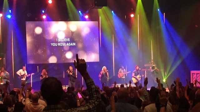 Thousands gather for community-wide prayer service