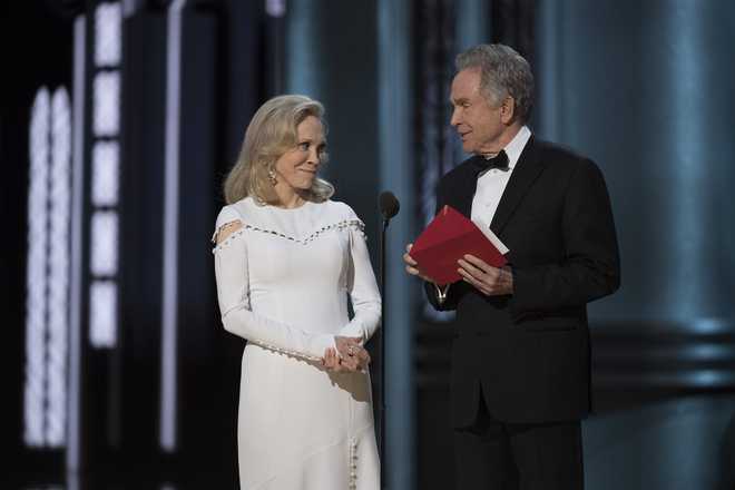 What happened?! Photo breakdown of botched Best Picture award
