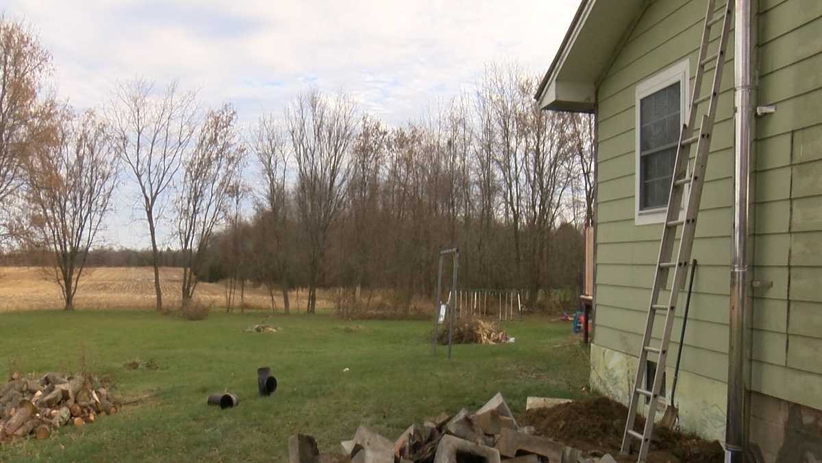 Volunteer firefighter spots chimney fire, saves family home