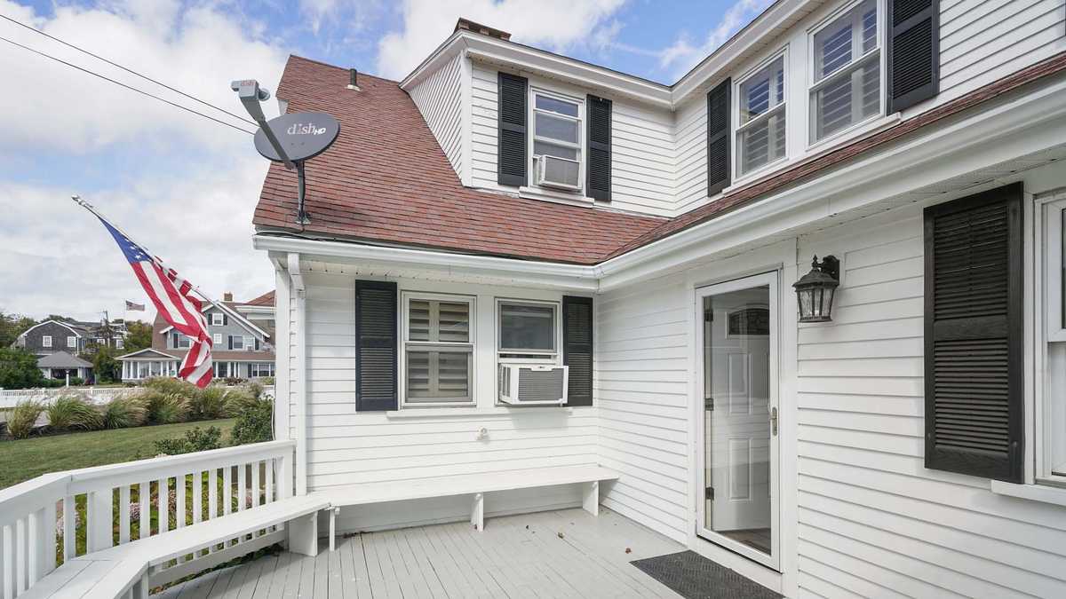 Scituate home has million dollar beach views