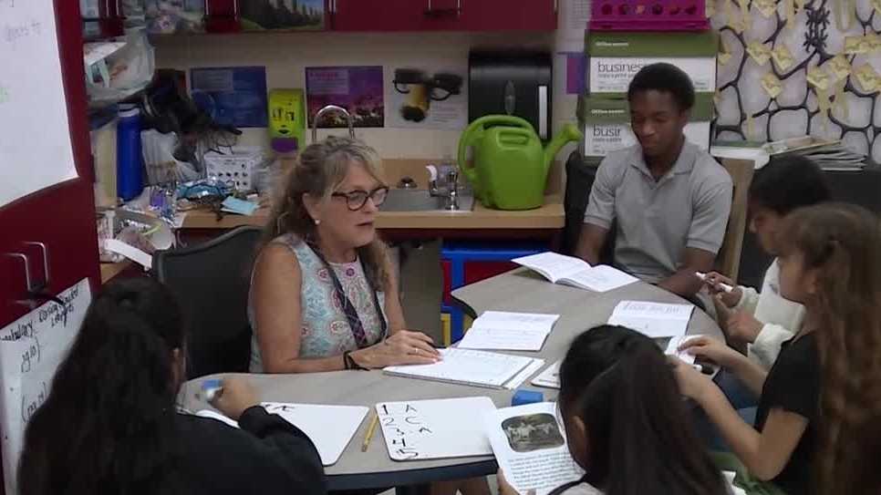 Reading program at Florida elementary school helps students, interns