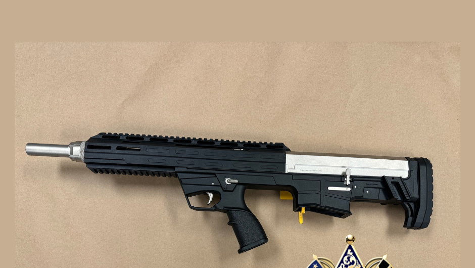 Sheriff: Deputies recover shotgun man pointed at co-workers