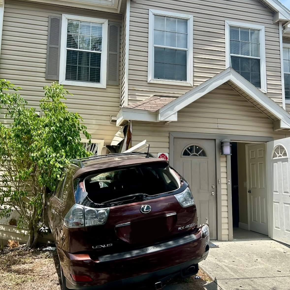SUV crashes into Golden Gate apartment... | SWFL News