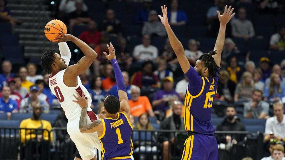 Arkansas beats LSU for 3rd time, 79-67 in SEC Tournament